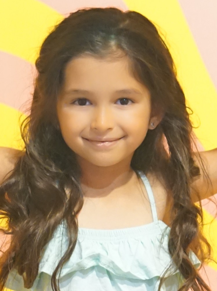 Amaryllis B | Network Model Agency