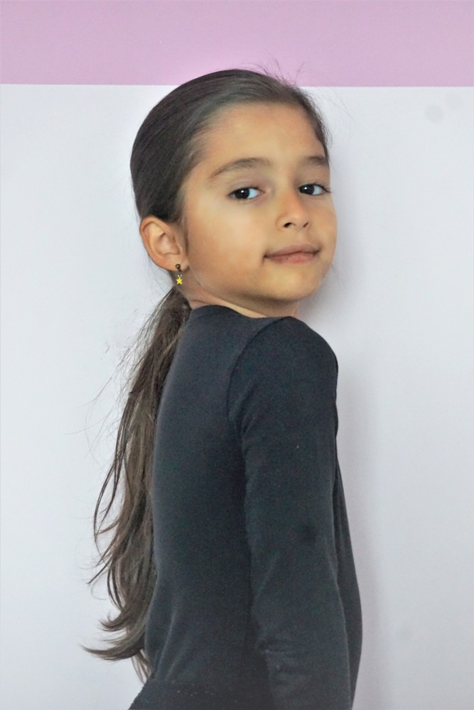 Amaryllis B | Network Model Agency