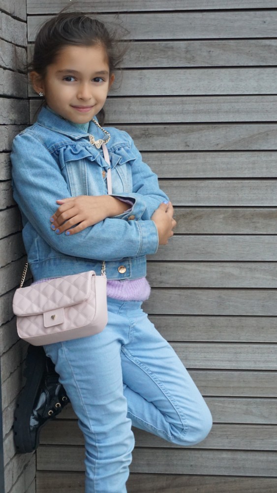 Amaryllis B | Network Model Agency
