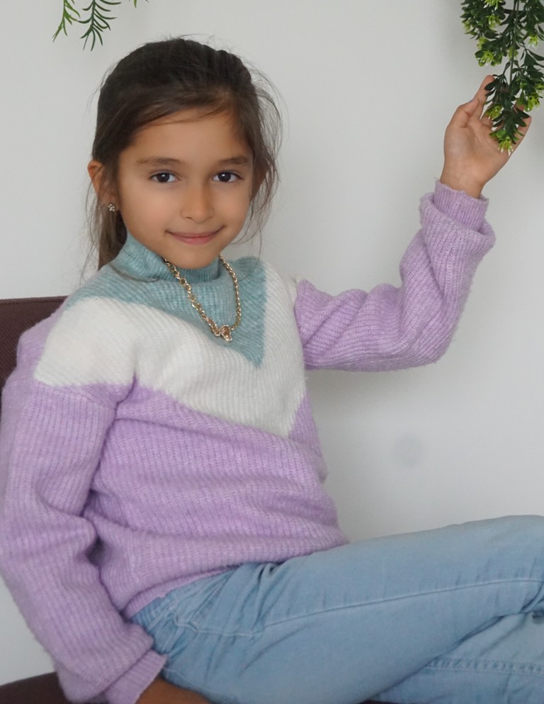 Amaryllis B | Network Model Agency