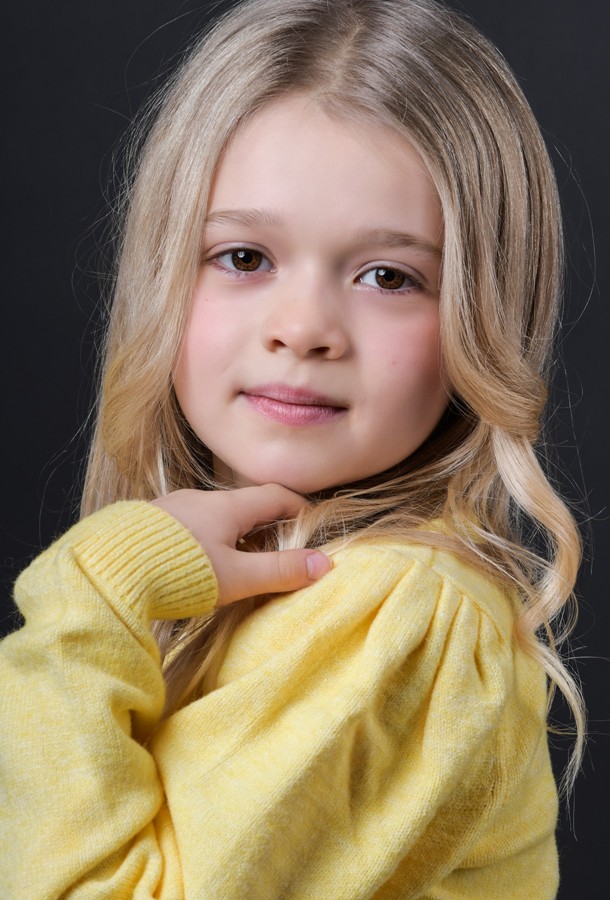 Amélie D | Network Model Agency