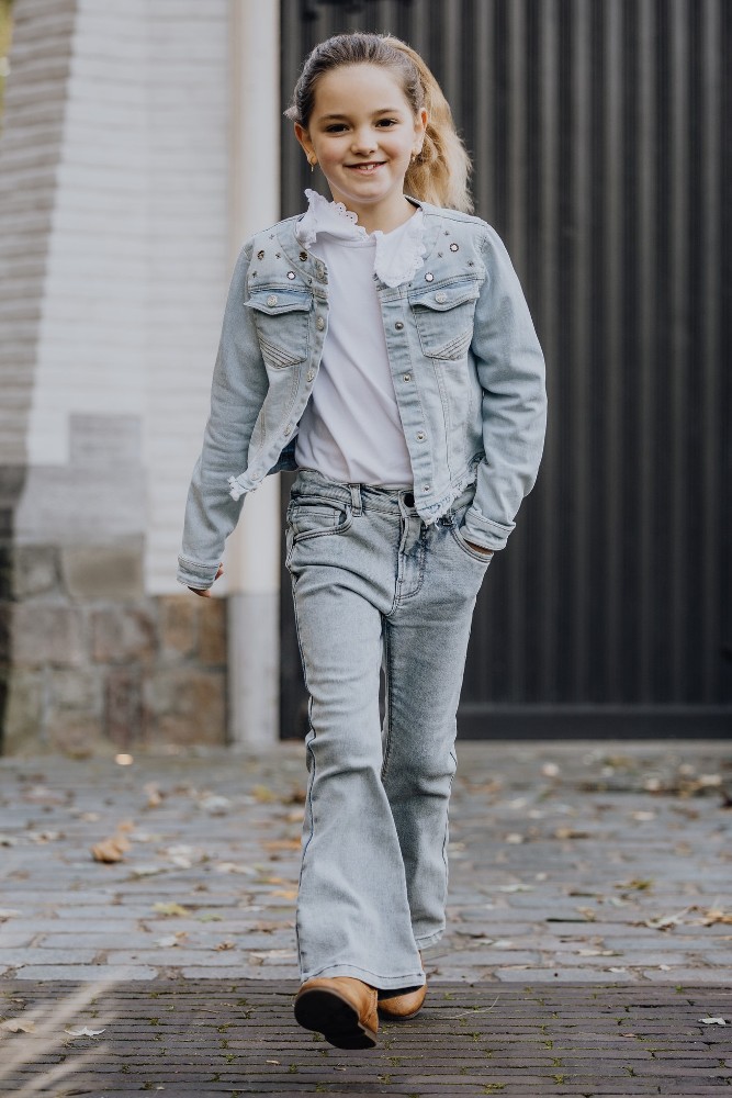 Amélie V | Network Model Agency