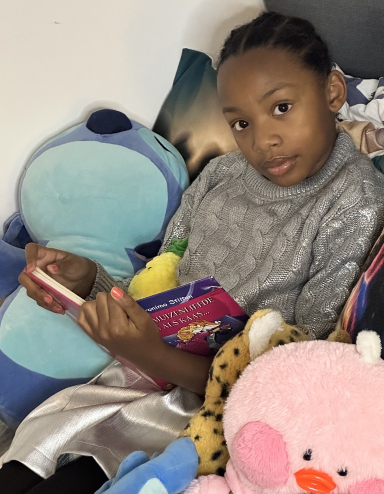 Ayla Mackenzie MR | Network Model Agency