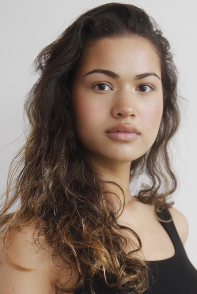 Zoë V | Network Model Agency