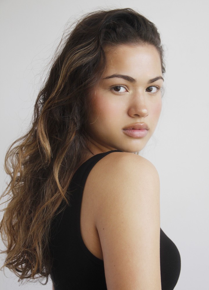 Zoë V | Network Model Agency
