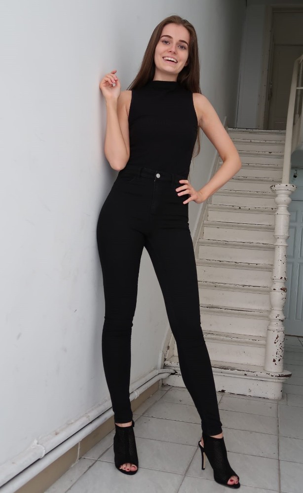 Claudia-Carmen D | Network Model Agency