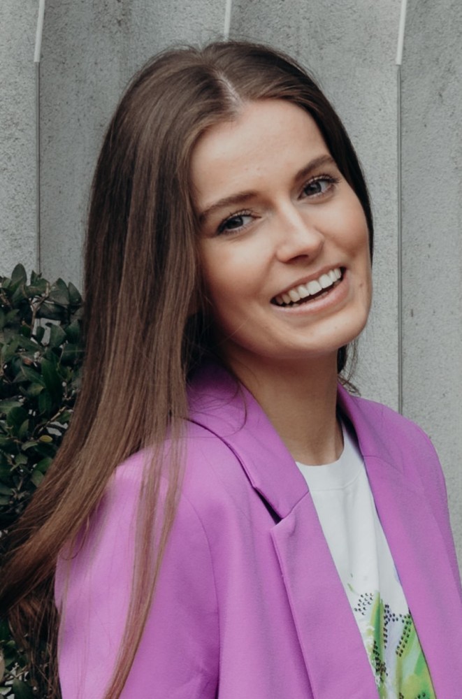 Claudia-Carmen D | Network Model Agency