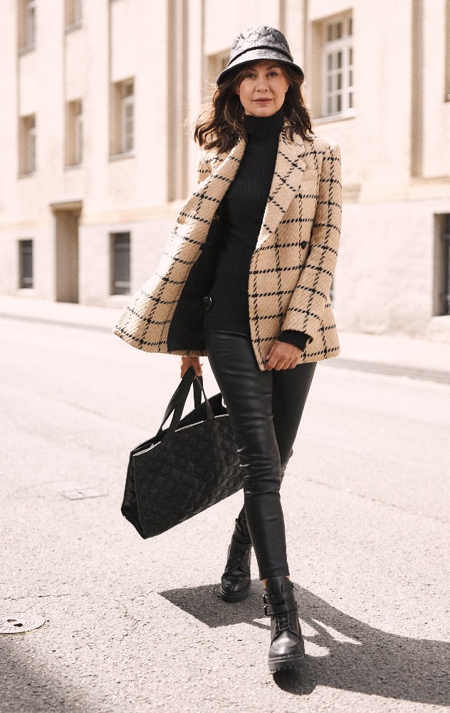 Dunja I | Network Model Agency