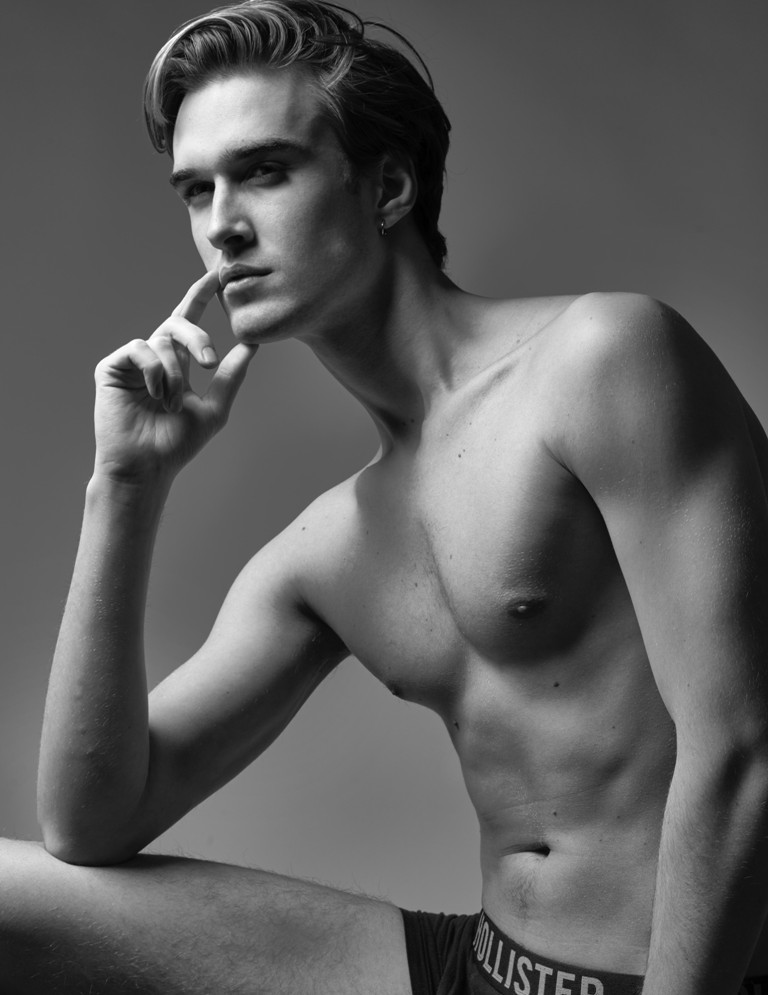 Edouard B | Network Model Agency