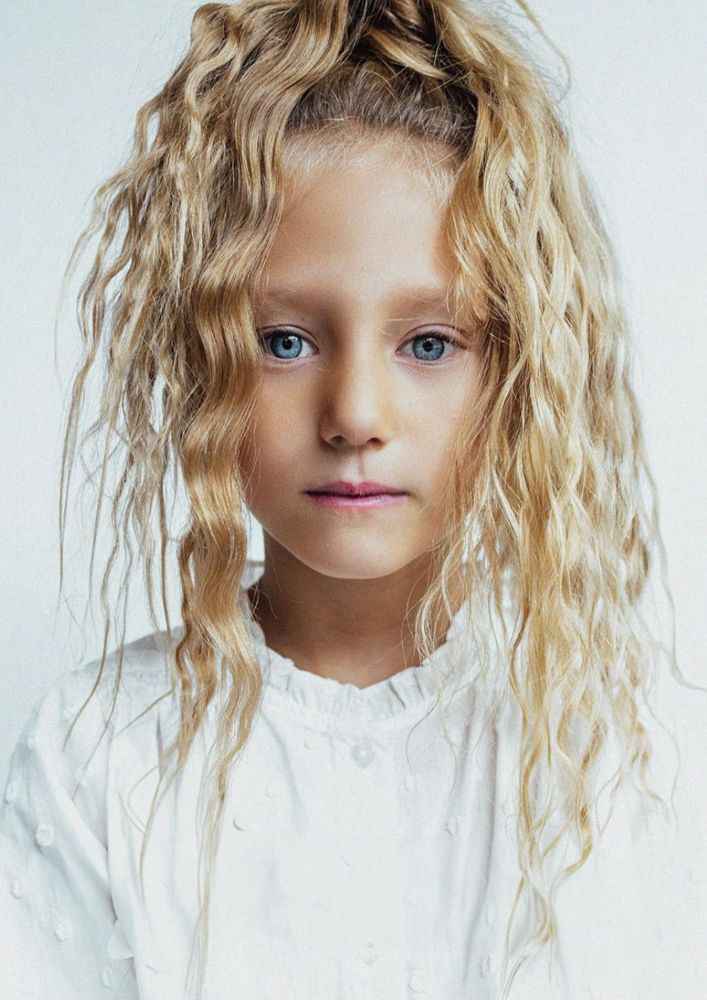 Ellie VH | Network Model Agency