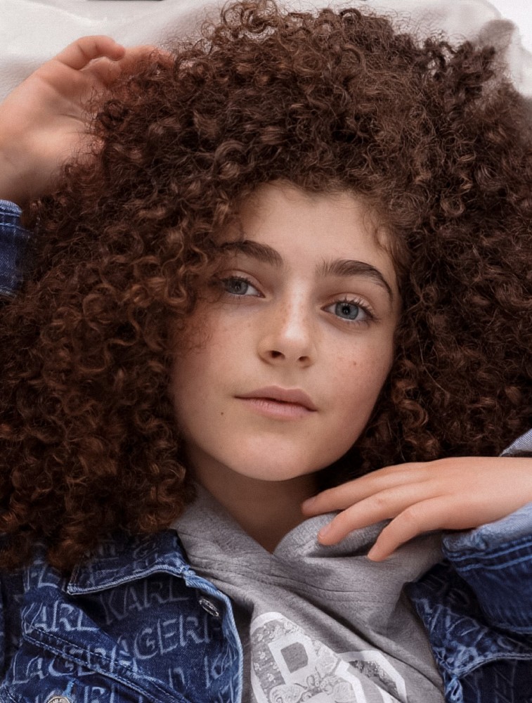 Emely M | Network Model Agency