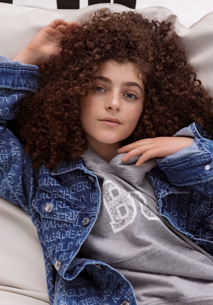 Emely M | Network Model Agency