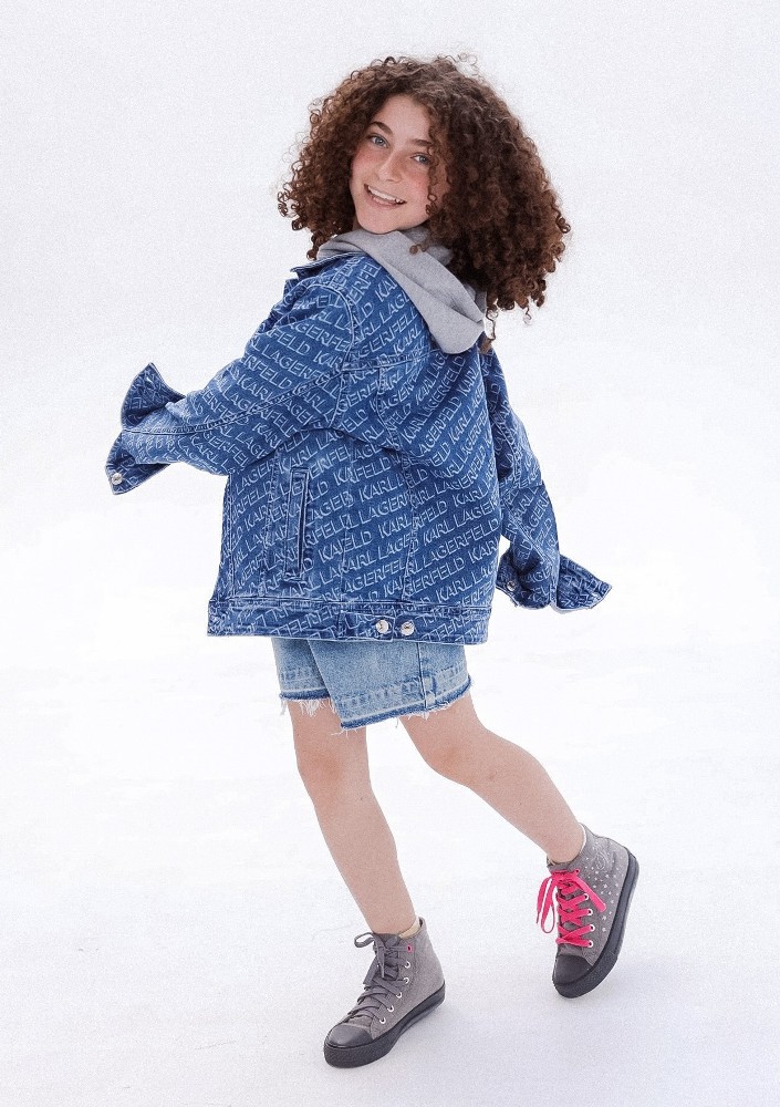 Emely M | Network Model Agency