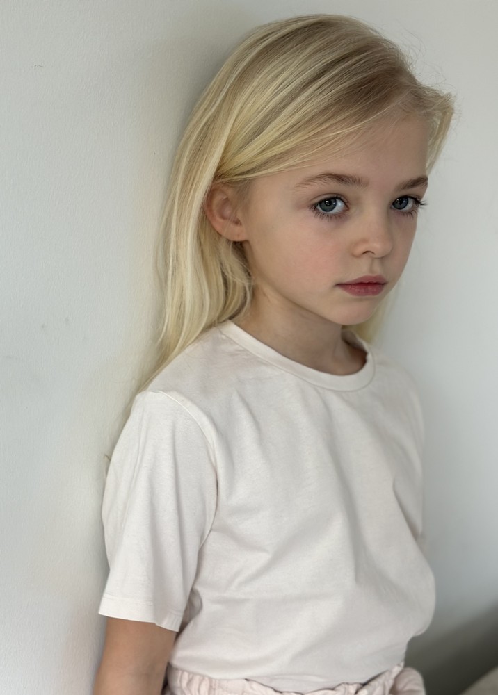 Féline DW | Network Model Agency