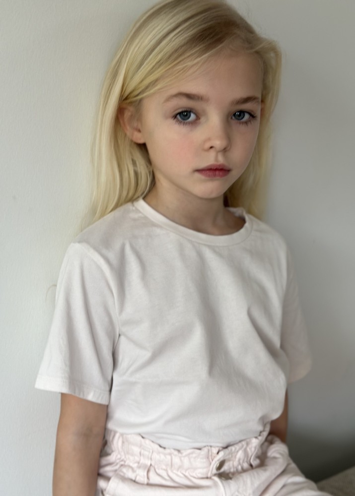 Féline DW | Network Model Agency