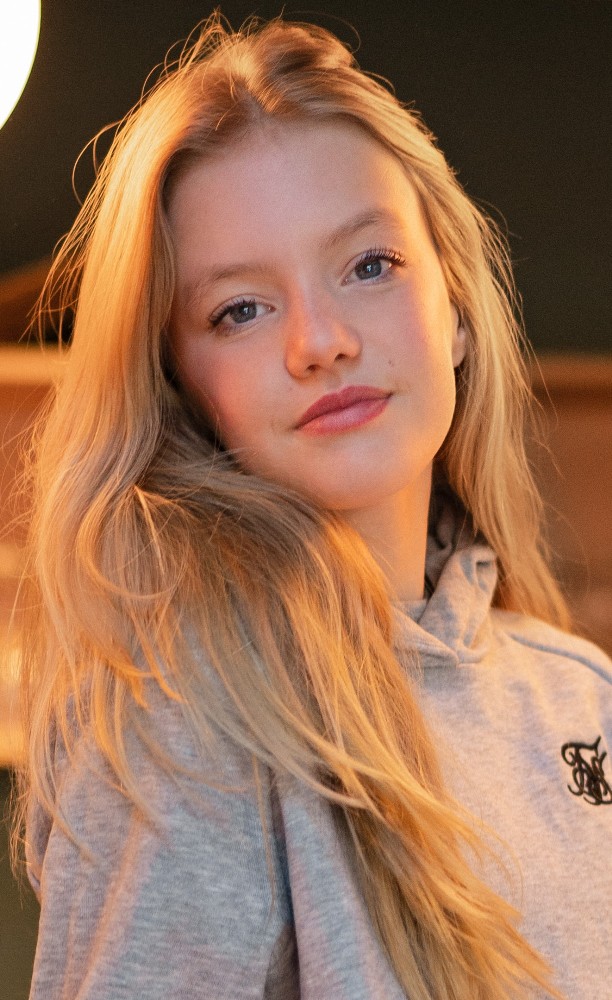 Fenna D | Network Model Agency