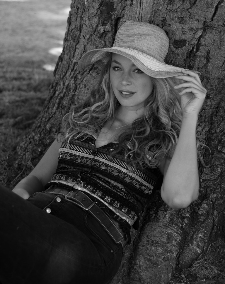 Hedwig VS | Network Model Agency