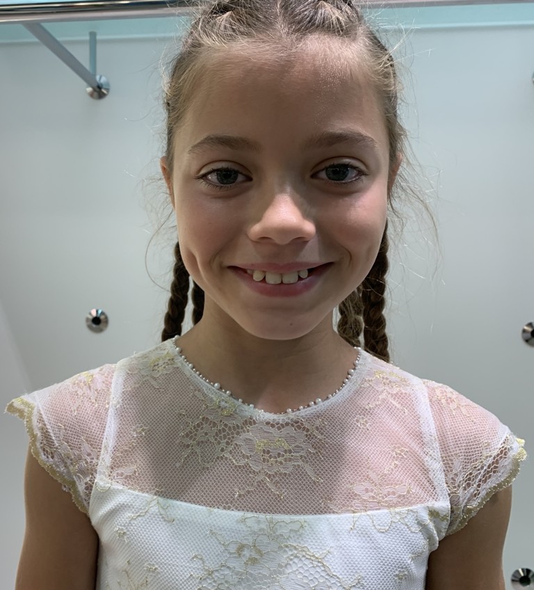 Oona D | Network Model Agency