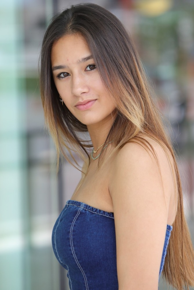 Lara S | Network Model Agency