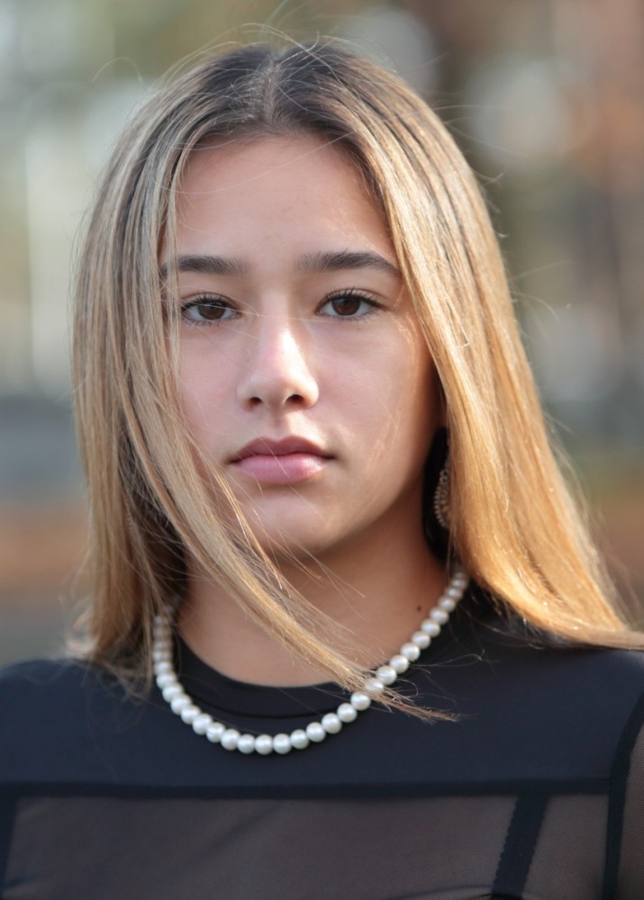 Luna S | Network Model Agency