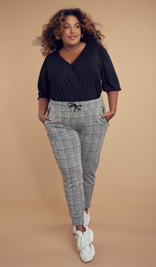 Sharon D | Network Model Agency