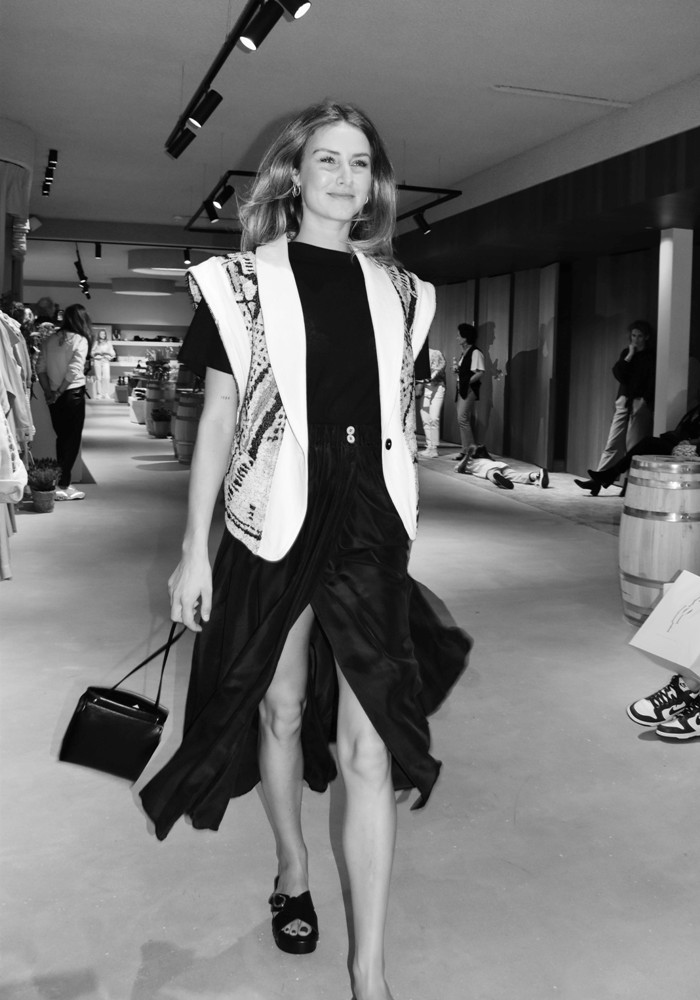 Robin M | Network Model Agency