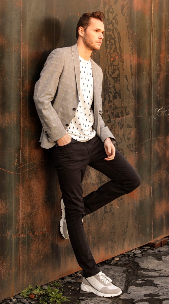 Aram G | Network Model Agency