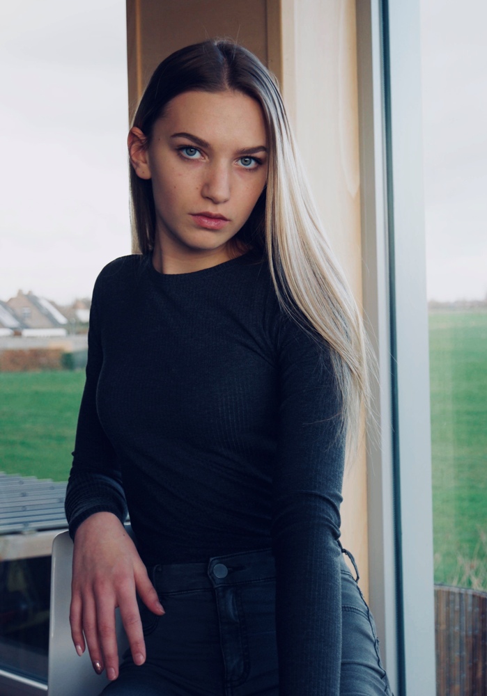 Elouise P | Network Model Agency