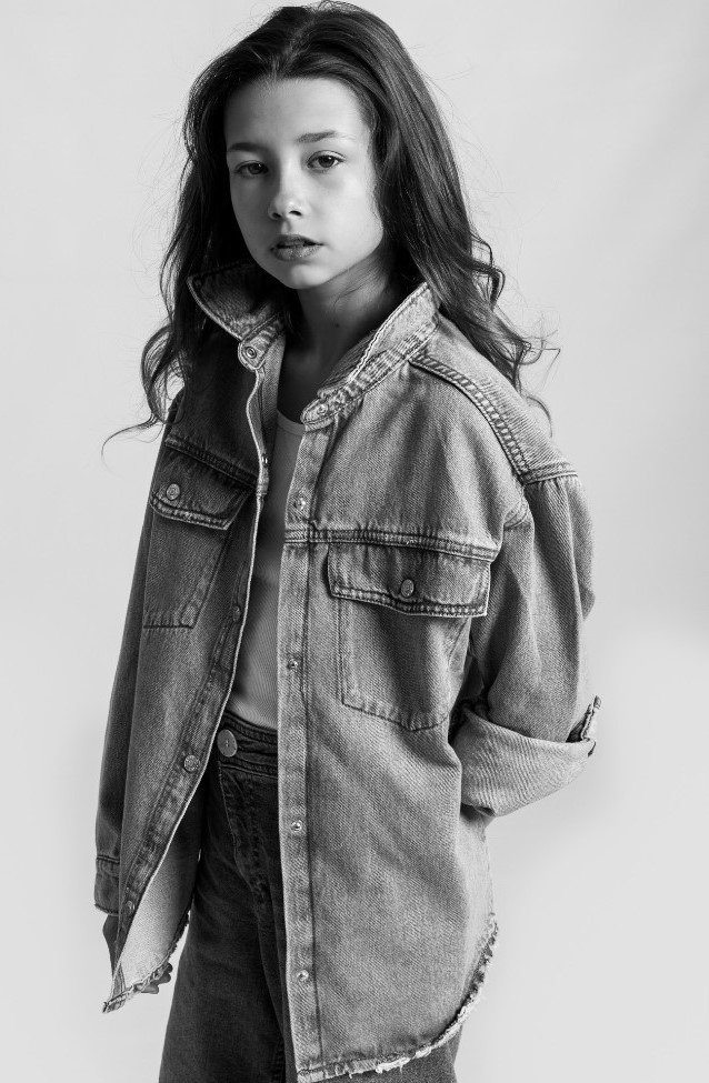 Mila vG | Network Model Agency