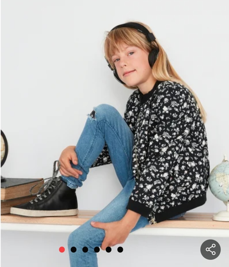 Elise VD | Network Model Agency