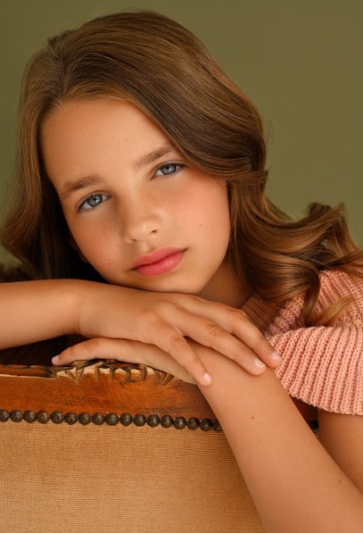 Lola L | Network Model Agency