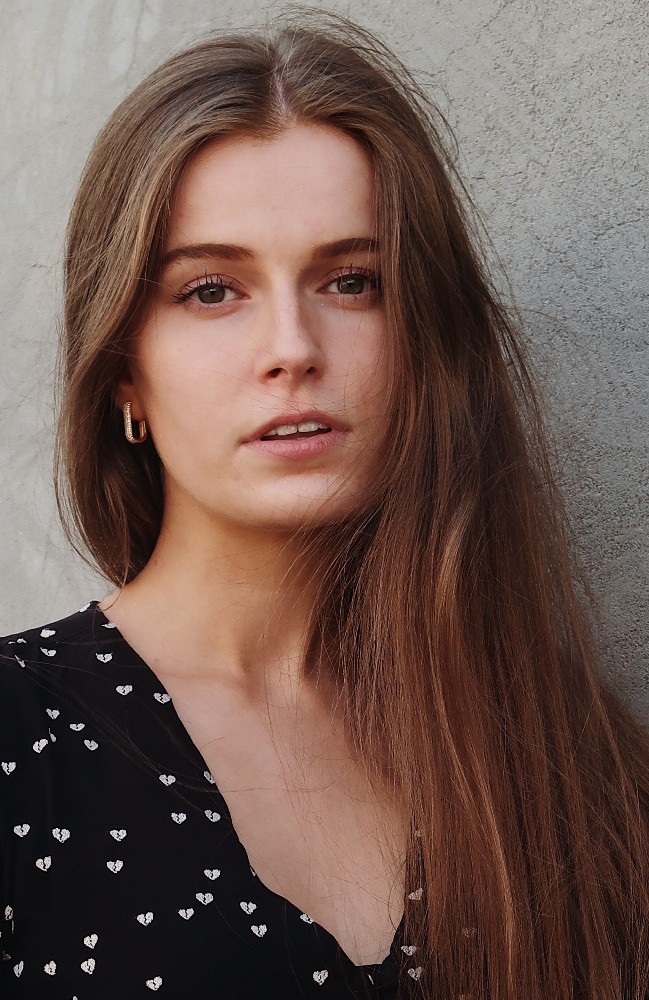 Claudia-Carmen D | Network Model Agency