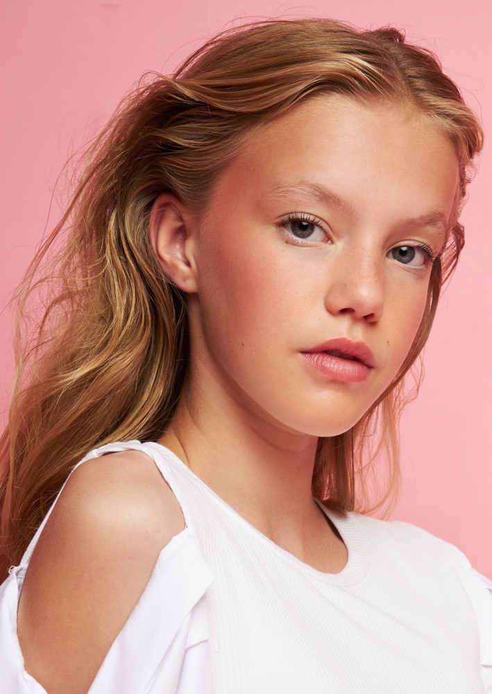 Fenna D | Network Model Agency