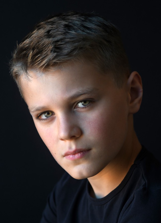 Axl DN | Network Model Agency