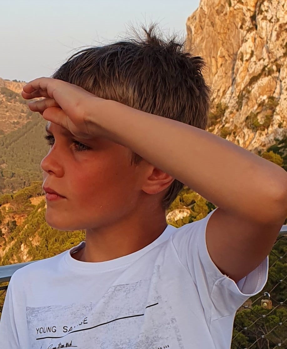 Axl DN | Network Model Agency