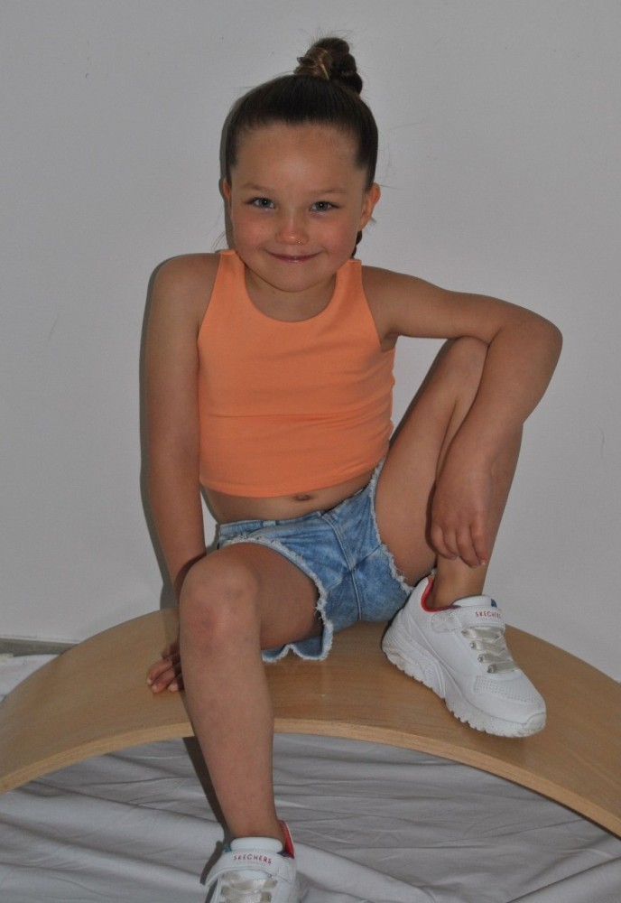 Noa DW | Network Model Agency