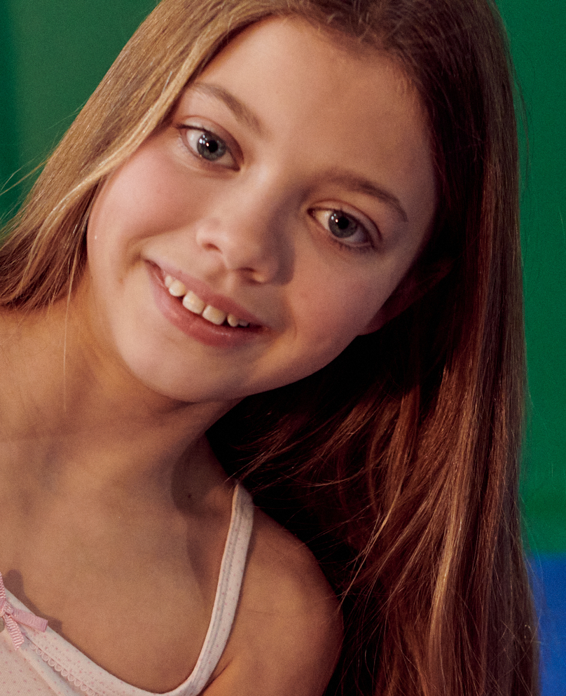 Oona D | Network Model Agency