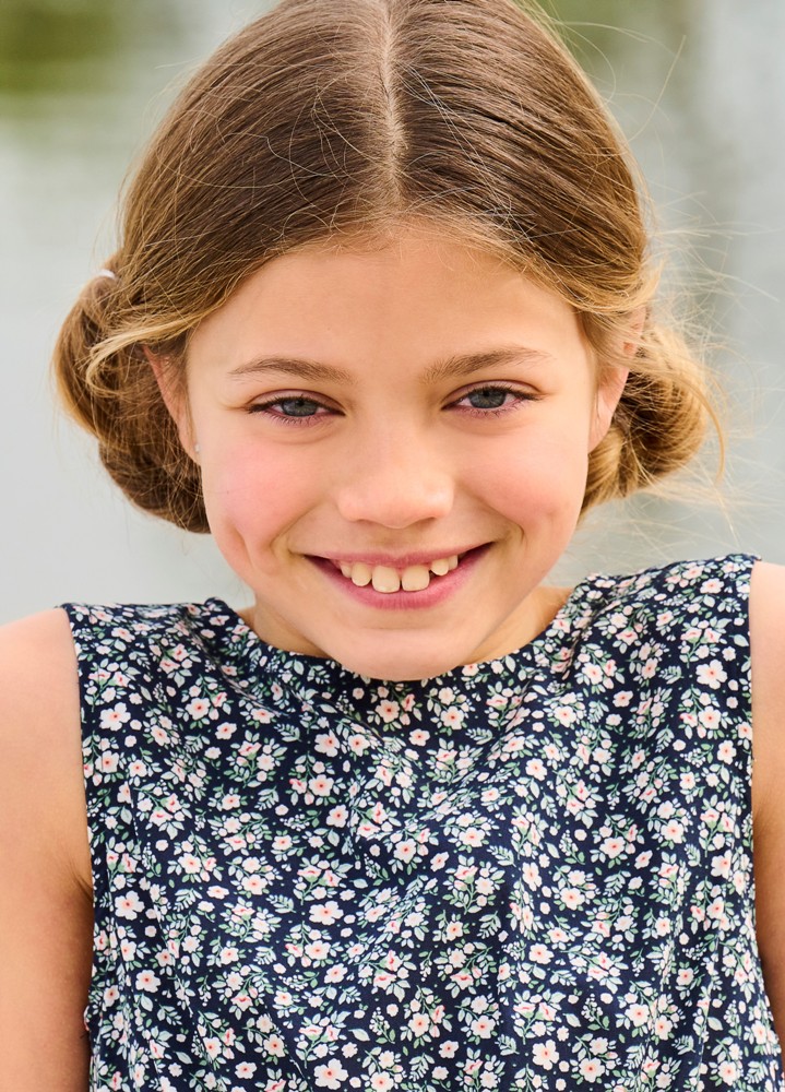 Oona D | Network Model Agency