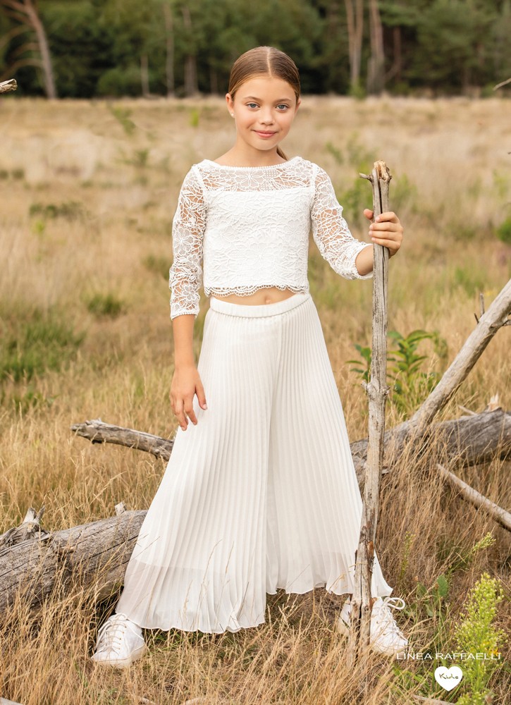 Oona D | Network Model Agency