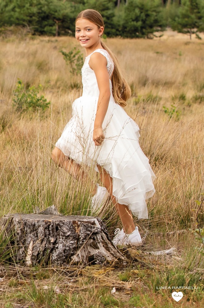 Oona D | Network Model Agency