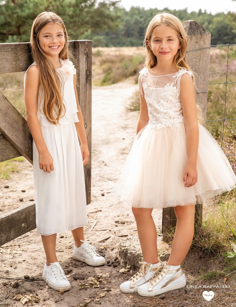 Oona D | Network Model Agency