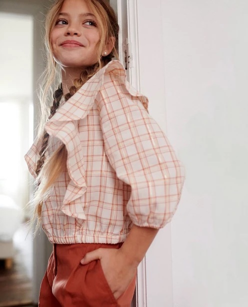 Oona D | Network Model Agency