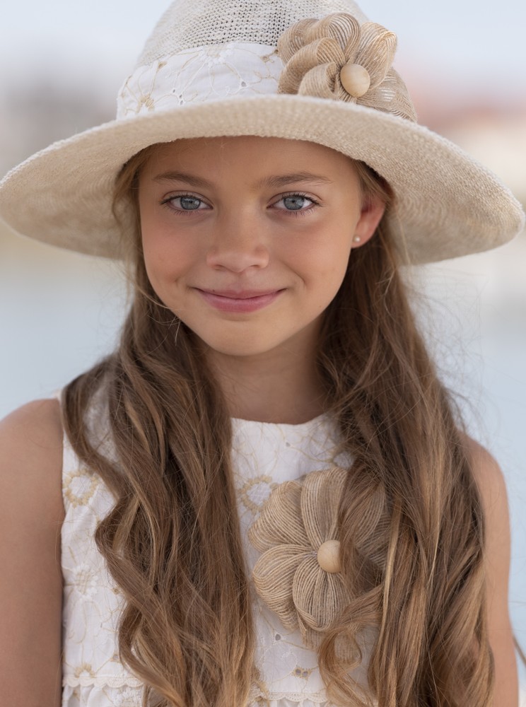 Oona D | Network Model Agency