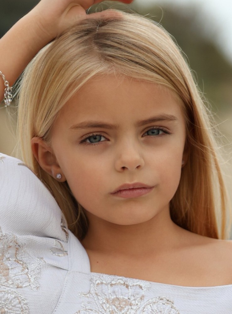 Riley B | Network Model Agency