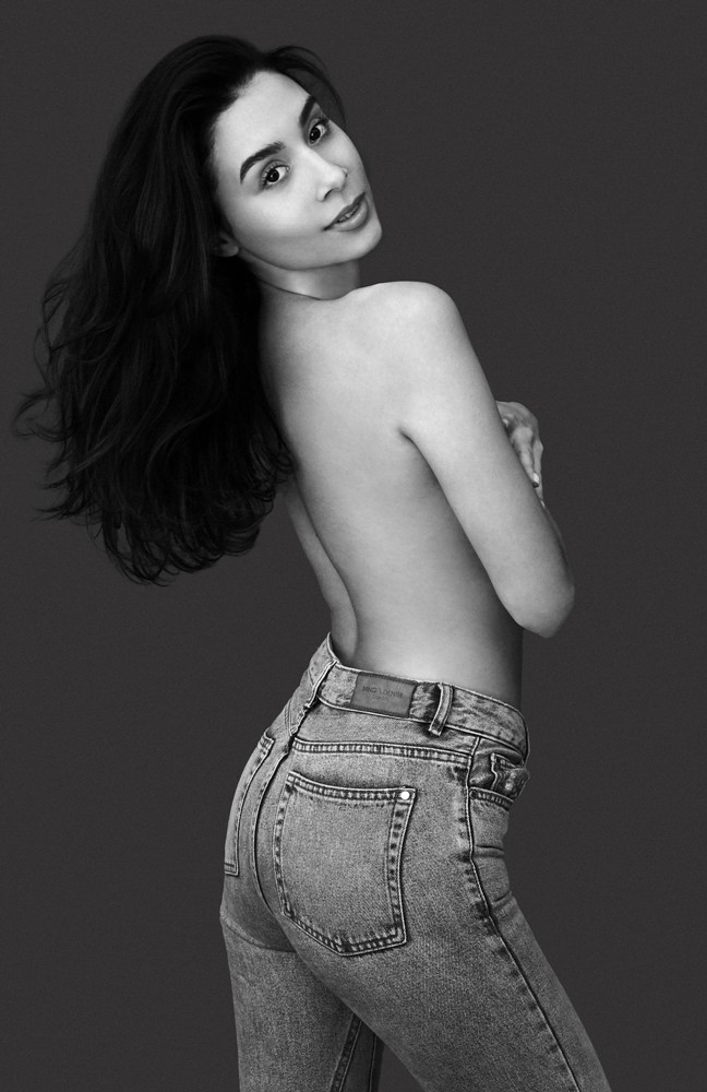 Samiah B | Network Model Agency