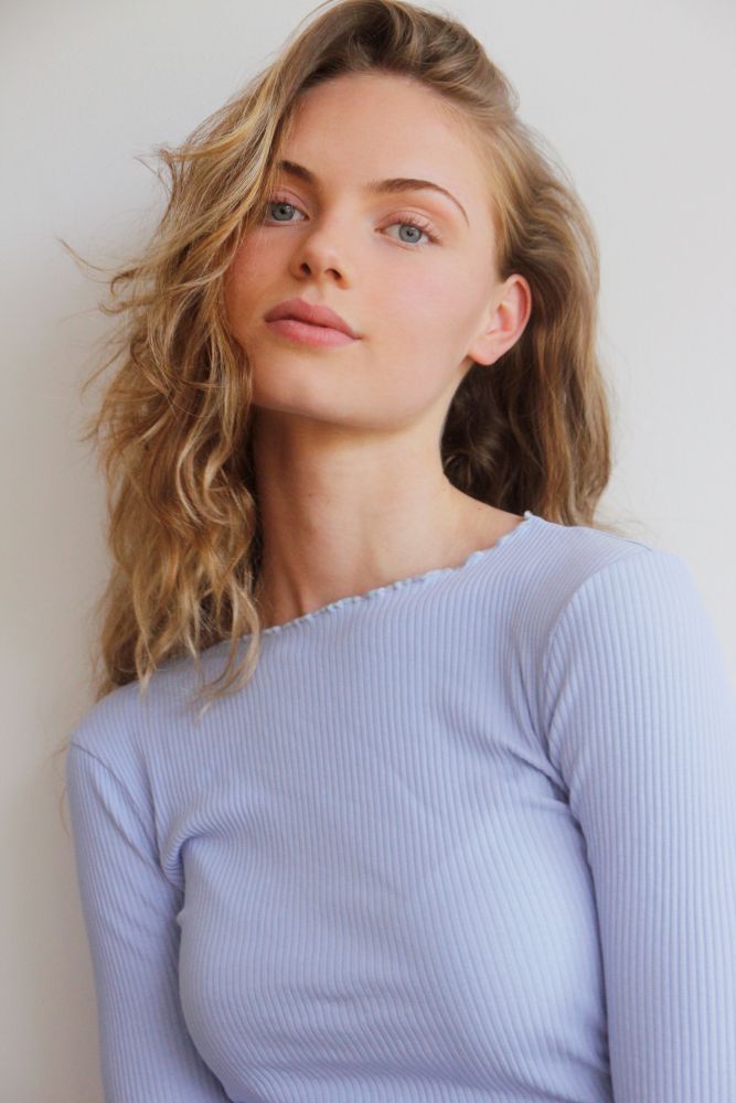 Zoë O | Network Model Agency