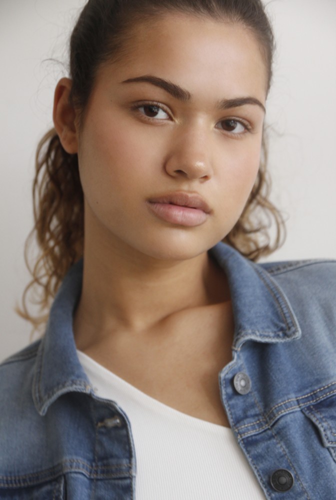 Zoë V | Network Model Agency