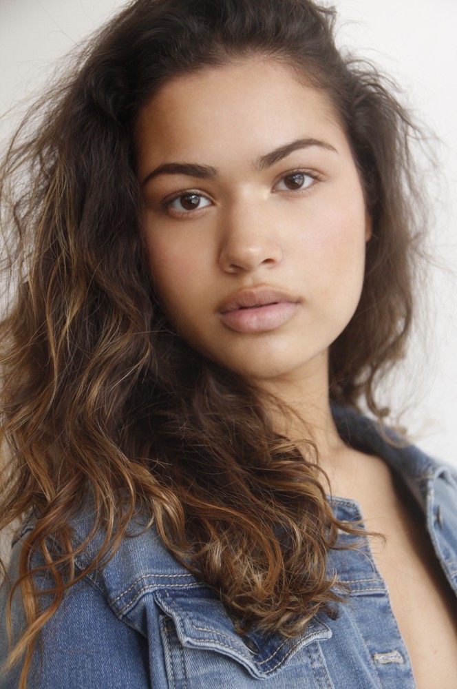 Zoë V | Network Model Agency